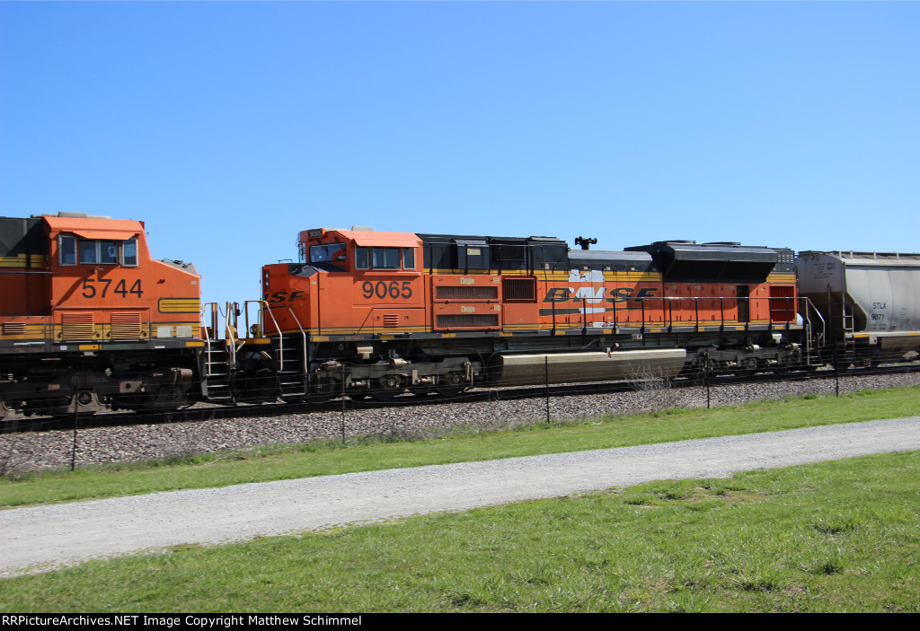 BNSF 9065